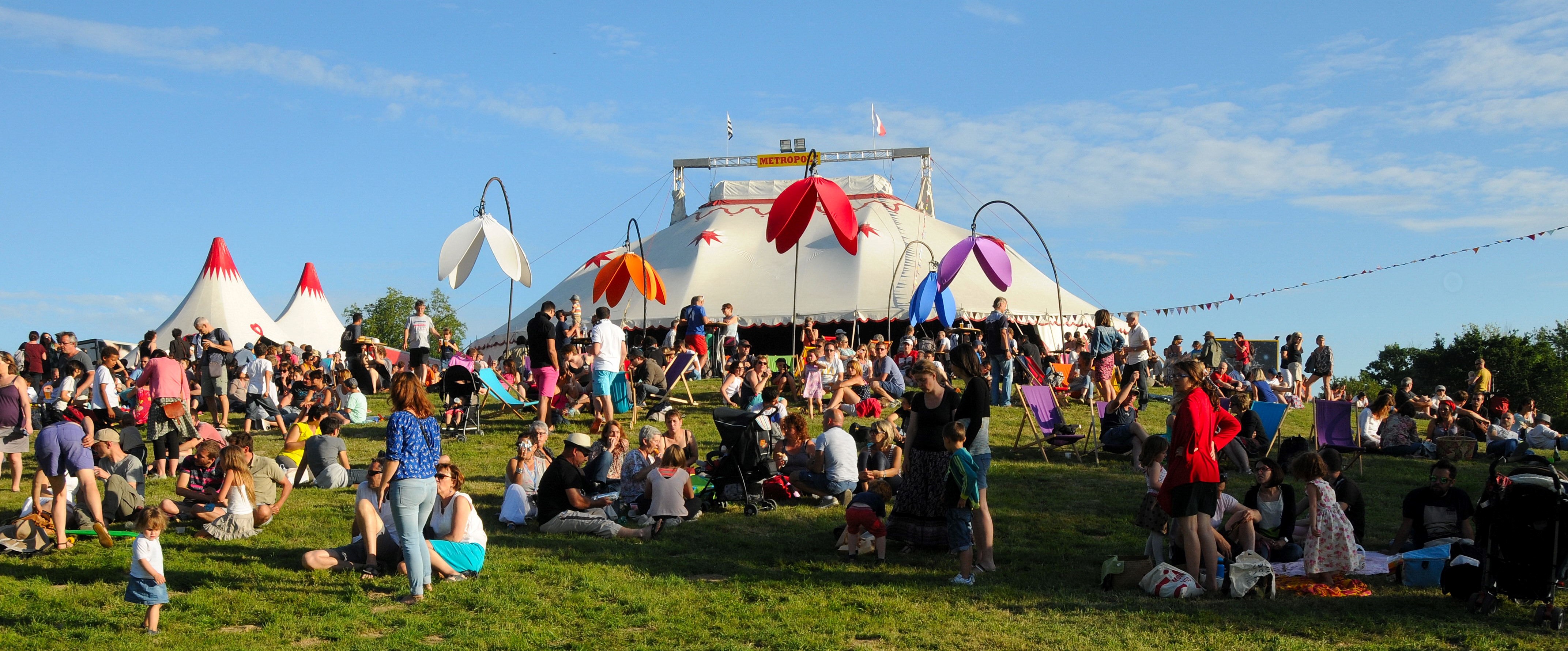 bjbn-2015-fh111 | Bazar le jour, Biz'art la nuit